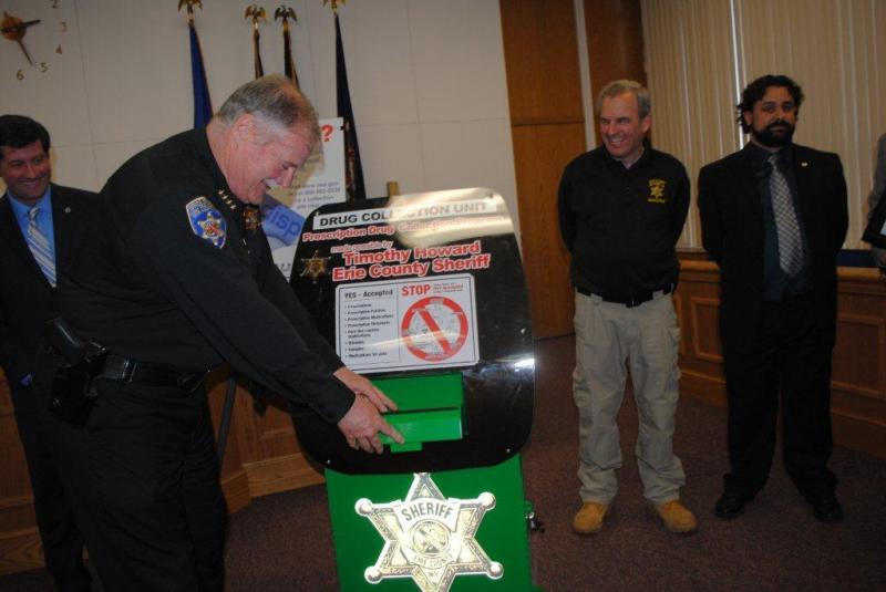 Sheriff Tim Howard announces prescription drug collection program | Sheriff